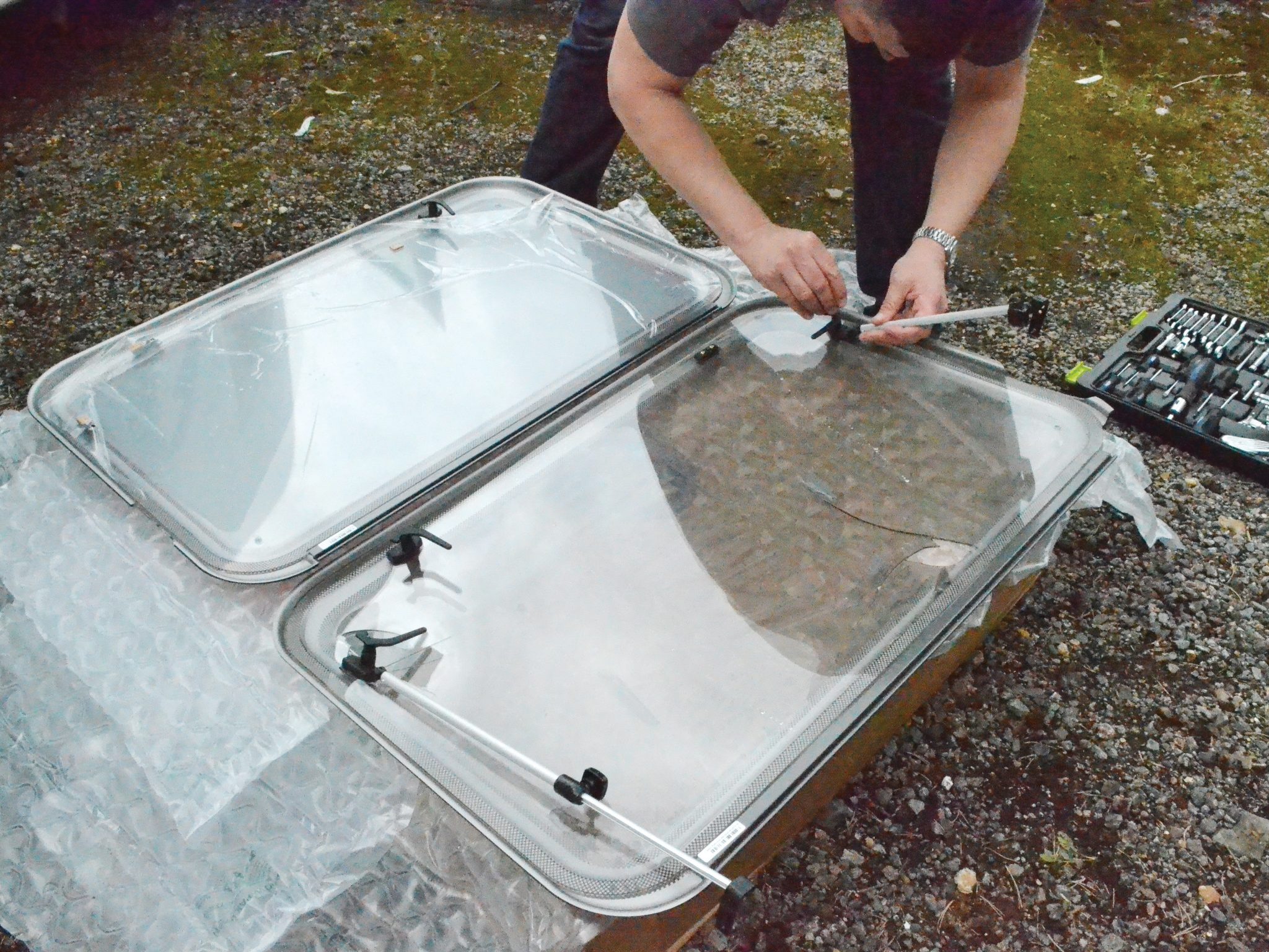 How to replace damaged motorhome windows - Practical Motorhome