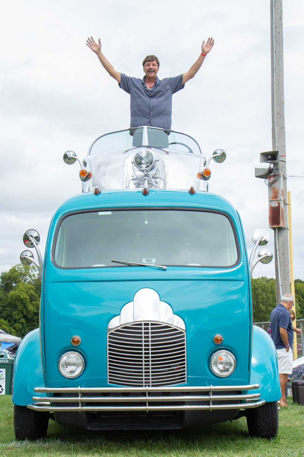The Decoliner: hot rod motorhome with a steering wheel on the roof ...